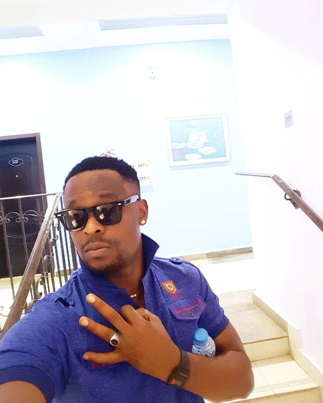 “Me wey my clothes no pass 10” – Actor, Zubby Michael shows off his ...